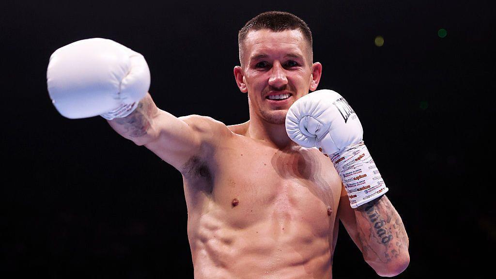 Telford boxer Liam Davies' hopes after 'rollercoaster' year - BBC News