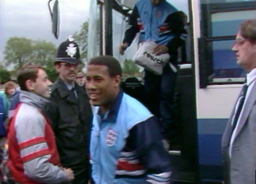 Euro 1988: England play friendly against Aylesbury United - BBC