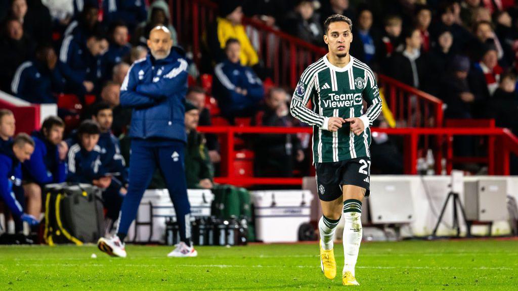 Man United: 'Antony hasn't been good enough' - BBC Sport