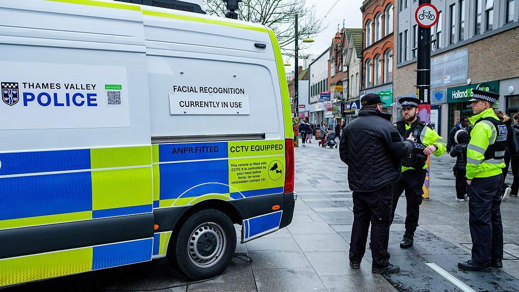 Three arrested after TVP facial recognition vans used in Slough - BBC News