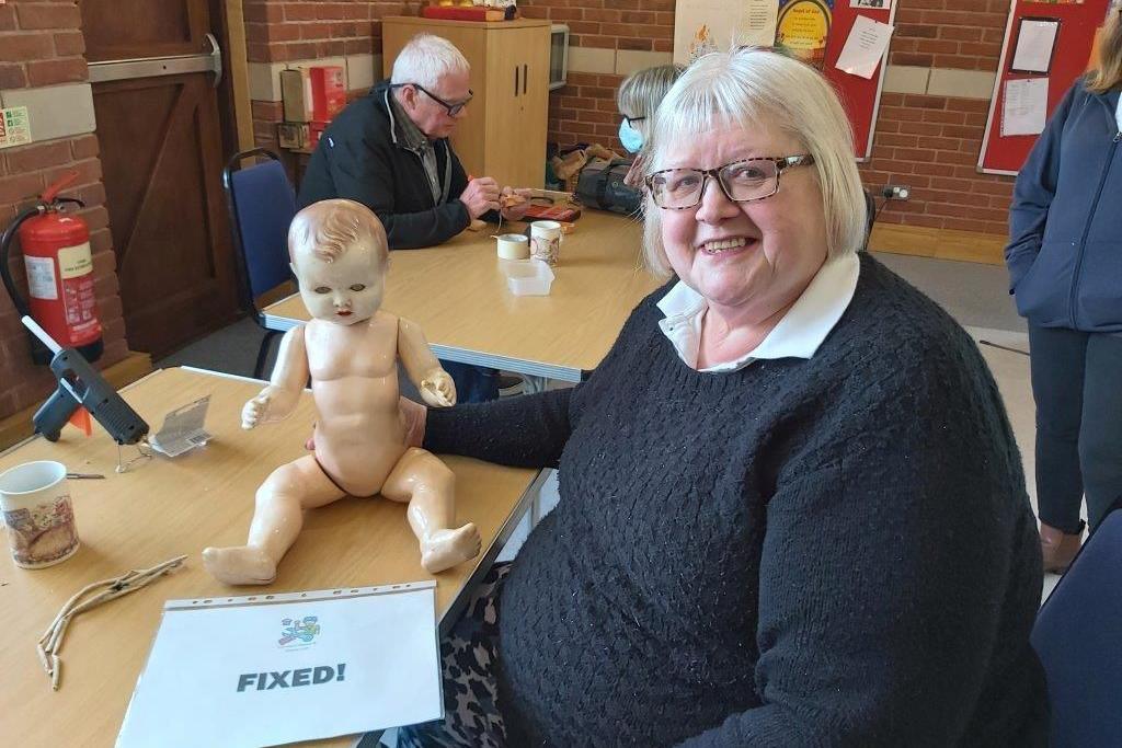 The community repair cafes fixing sentimental and everyday items - BBC News