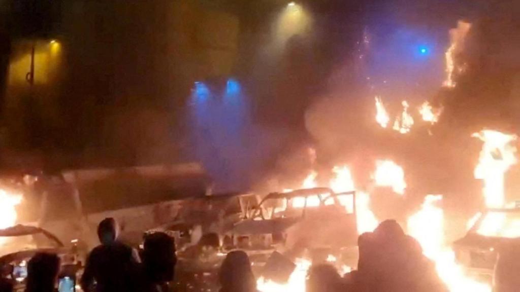 Iranian mourners chant 'death to Khamenei' at funeral as hundreds ...