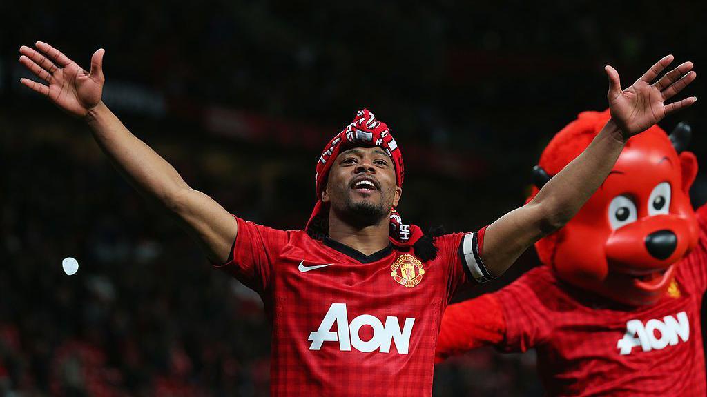 Man Utd news: Evra motivates the squad ahead of the final - BBC Sport