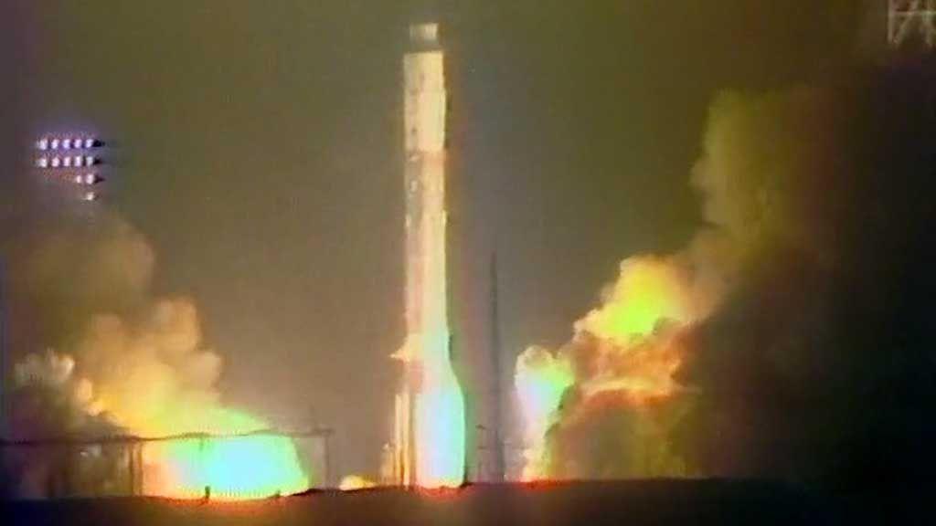 BBC Archive 1986: Soviets launch space station Mir - BBC