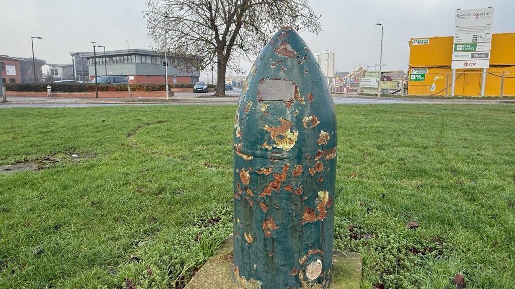 The Hull bomb sites hiding in plain view - BBC News