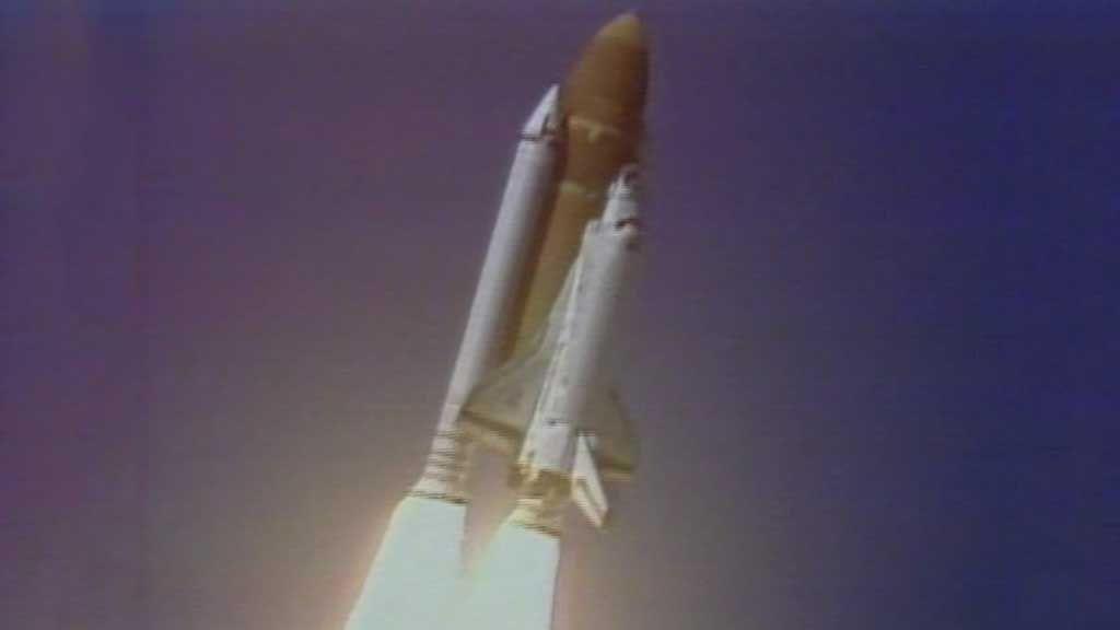 BBC Archive 1986: Seven dead in Challenger space shuttle disaster - BBC