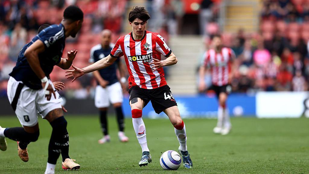 Southampton: Jay Robinson signs new deal with Saints - BBC Sport