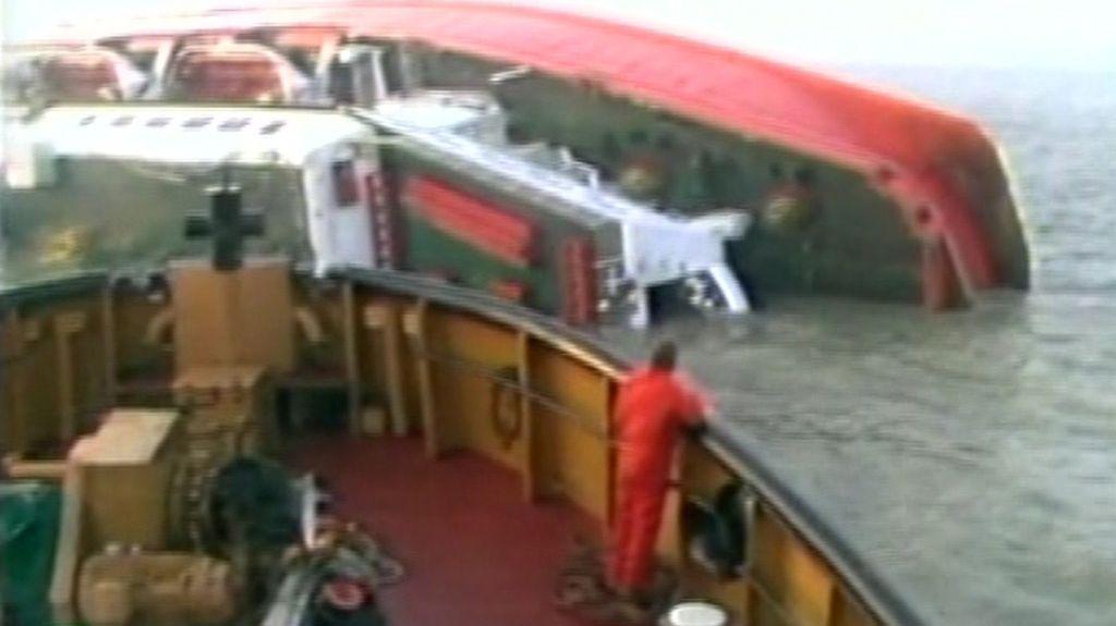 BBC Archive 1987: Zeebrugge car ferry disaster - BBC