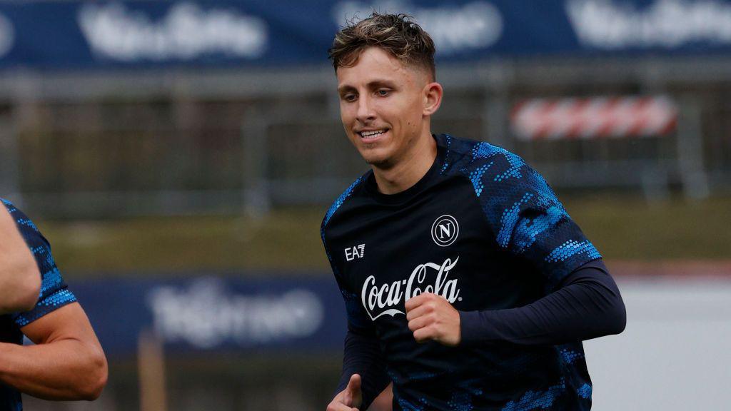 Everton: Dyche hopes Premier League suits Lindstrom - BBC Sport