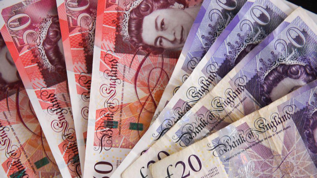Kidderminster arrest after £100k in counterfeit cash seized - BBC News