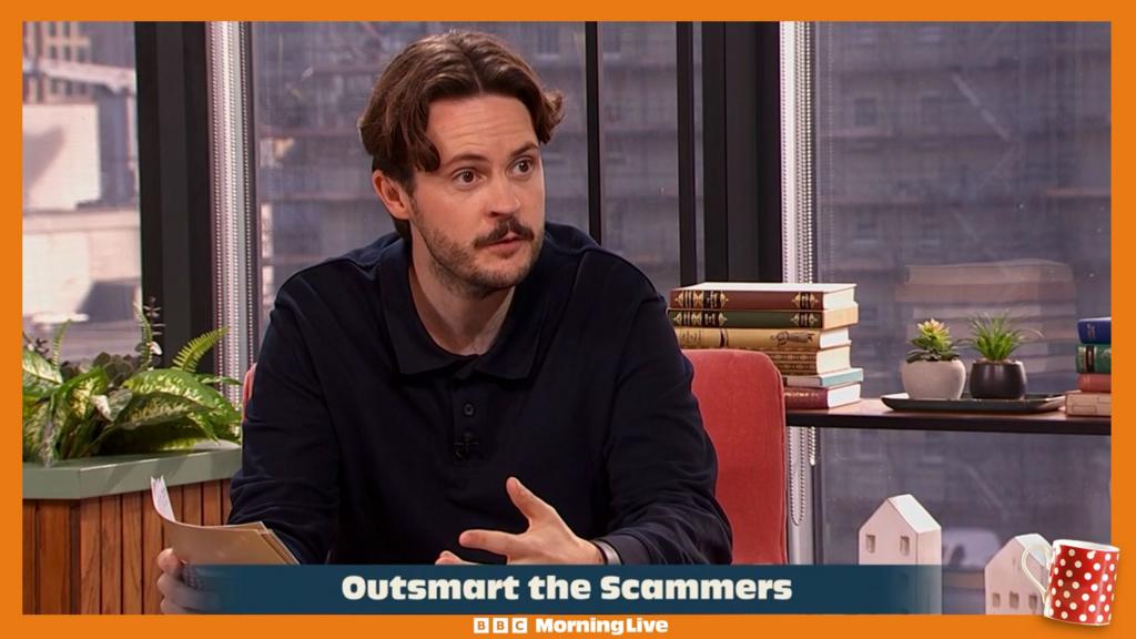 What are the signs of a job scam? - BBC
