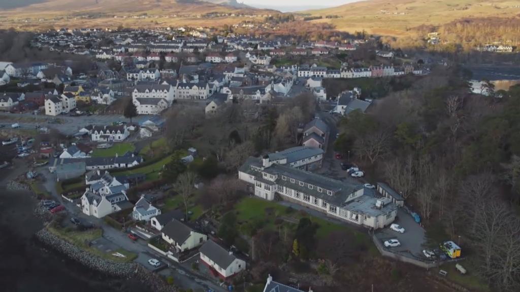 Cùis shlàinte an Eilein Sgitheanaich ga togail aig Holyrood ...