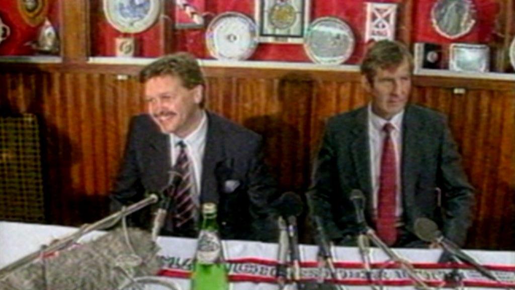 Michael Knighton in deal to buy Man United, 1989 - BBC