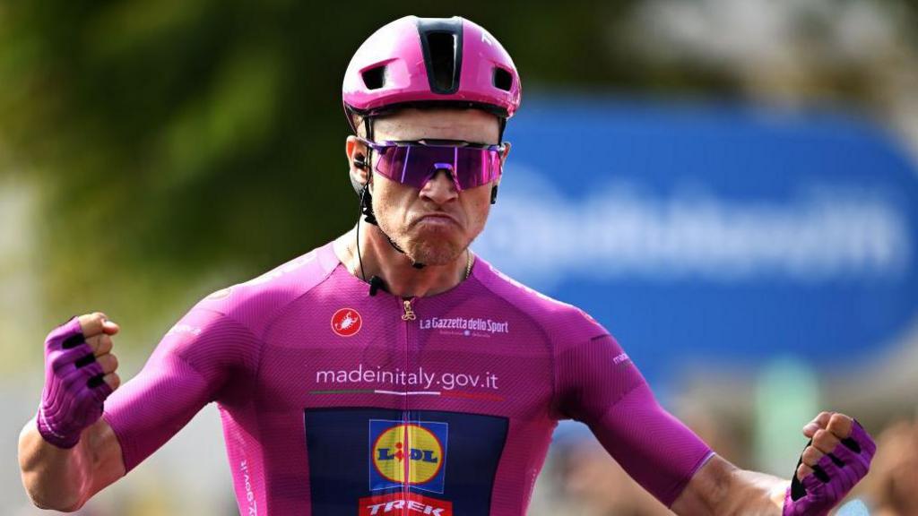 Giro d'Italia: Jonathan Milan wins stage 13 to claim hat-trick - BBC Sport