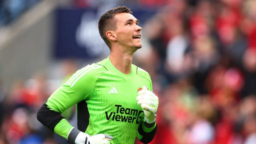 Man Utd net £7.7m from Kovar Leverkusen deal - BBC Sport