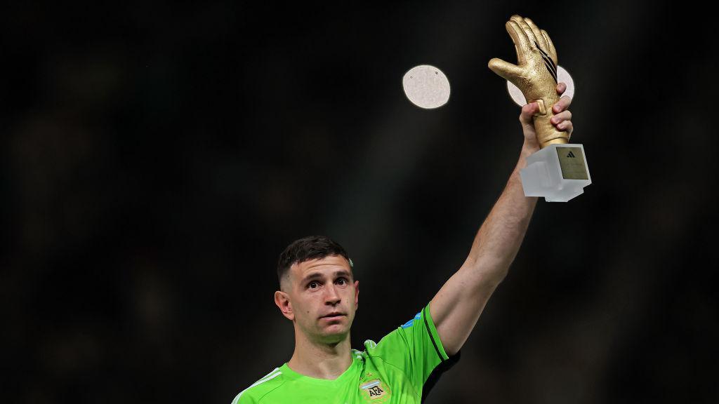 Aston Villa: Martinez wins World Cup Golden Glove - BBC Sport