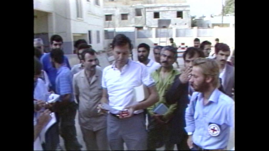 BBC Archive 1985: US hostages released in Beirut - BBC