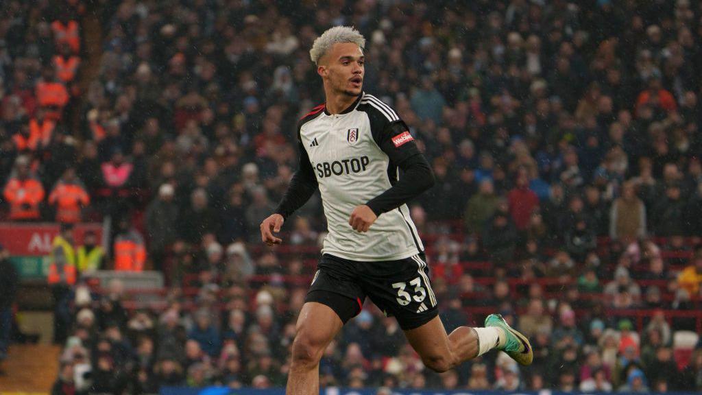 Fulham: 'Robinson stood out like a sore thumb' - BBC Sport