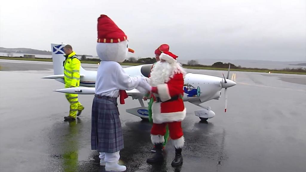 Bodach na Nollaige a' tadhal air Port-adhair an Òbain - Naidheachdan a ...