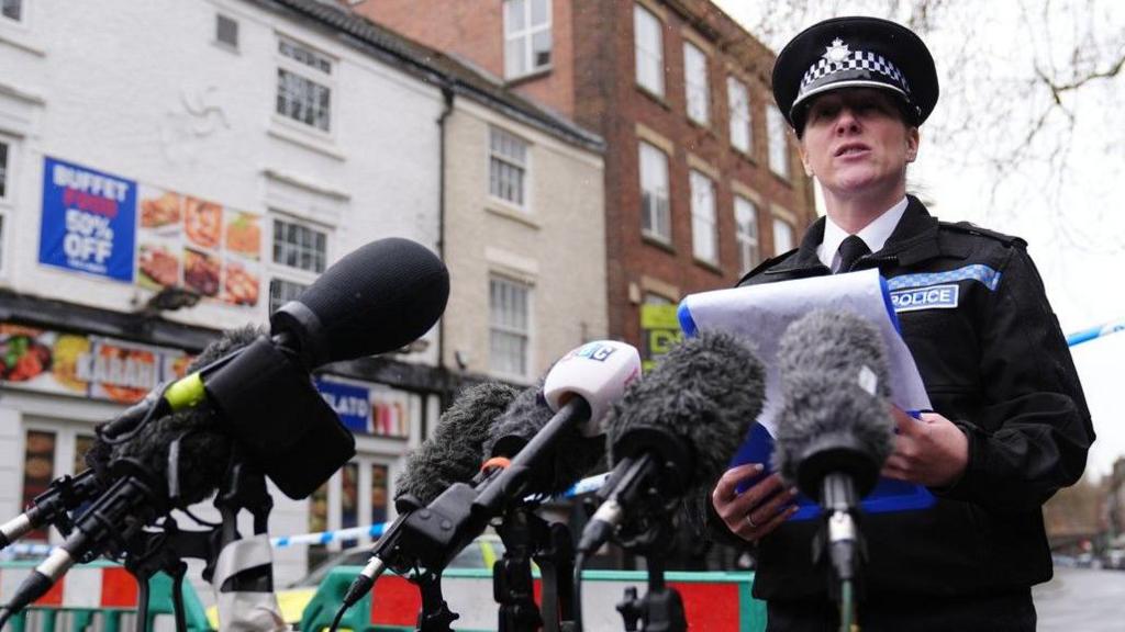 Counter-terror team join Derby Friar Gate car incident inquiry - BBC News