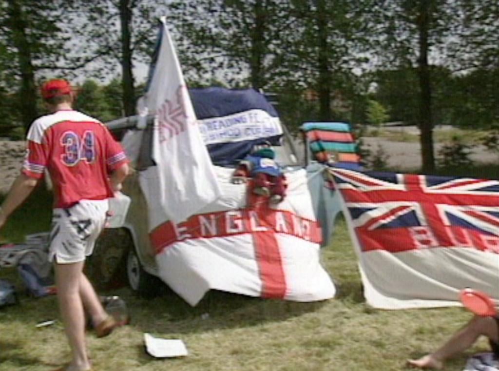 1992: England fans prepare for Euro 92 - BBC