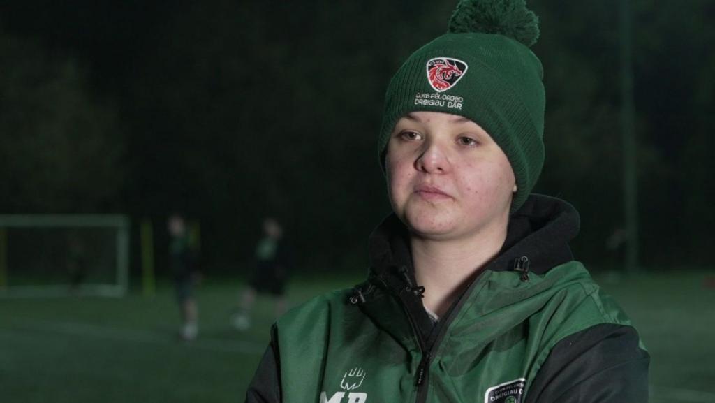 Natasha Harding 'heb droi lan a ddim yn siarad â'r clwb' - BBC Cymru Fyw