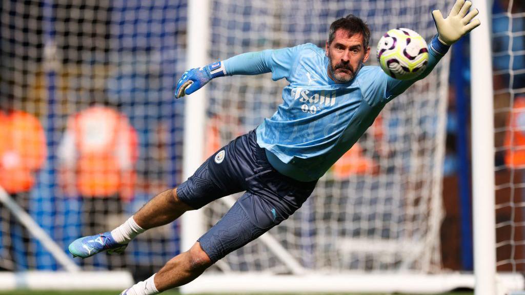 Man City news: Scott Carson on Premier League title race - BBC Sport