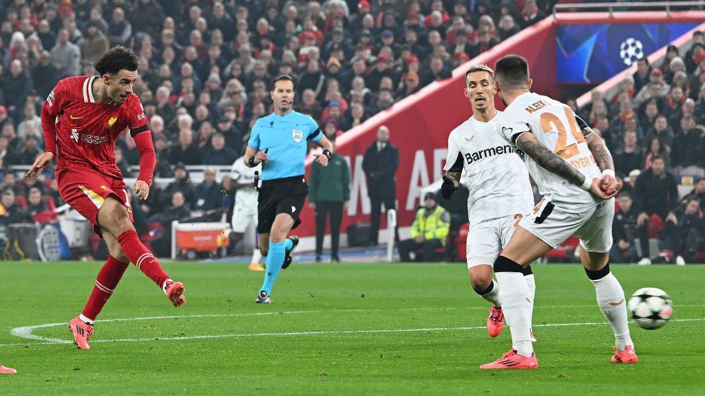 Liverpool news: Arne Slot praises 'complete' midfielder Curtis Jones ...