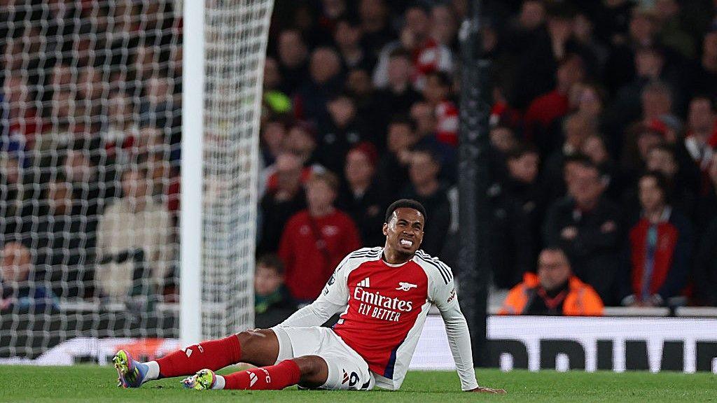 Arsenal news: Gabriel injury worries Gunners - BBC Sport