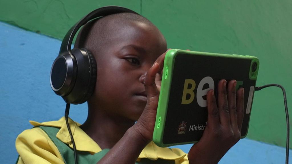 Children at Malawi school use tablets for digital lessons - BBC Newsround