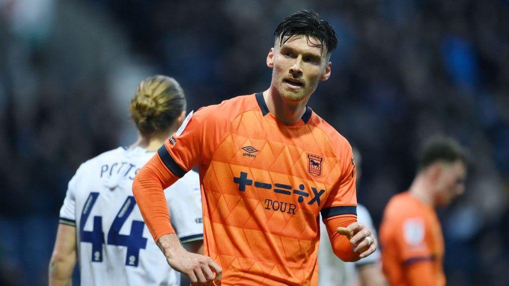 Transfer news: Sunderland miss out on Kieffer Moore - BBC Sport