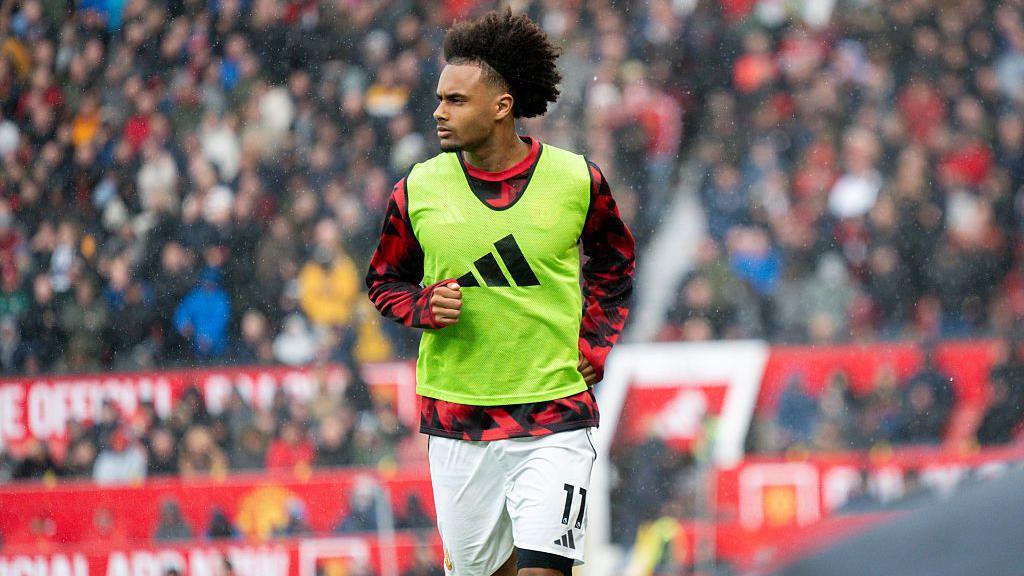Man Utd news: Opinion - Fan writer on Joshua Zirkzee - BBC Sport