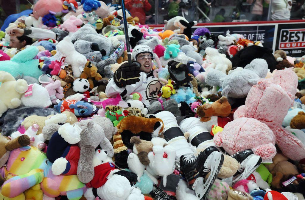 Teddy bear toss: What is the ice hockey tradition all about? - BBC ...