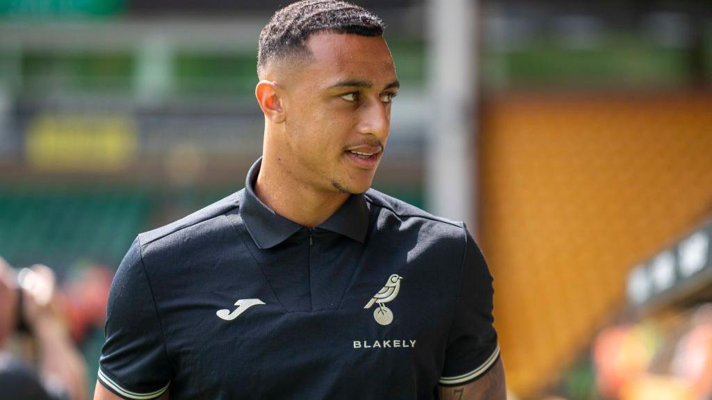 Adam Idah: Celtic target on Norwich bench for league opener - BBC Sport