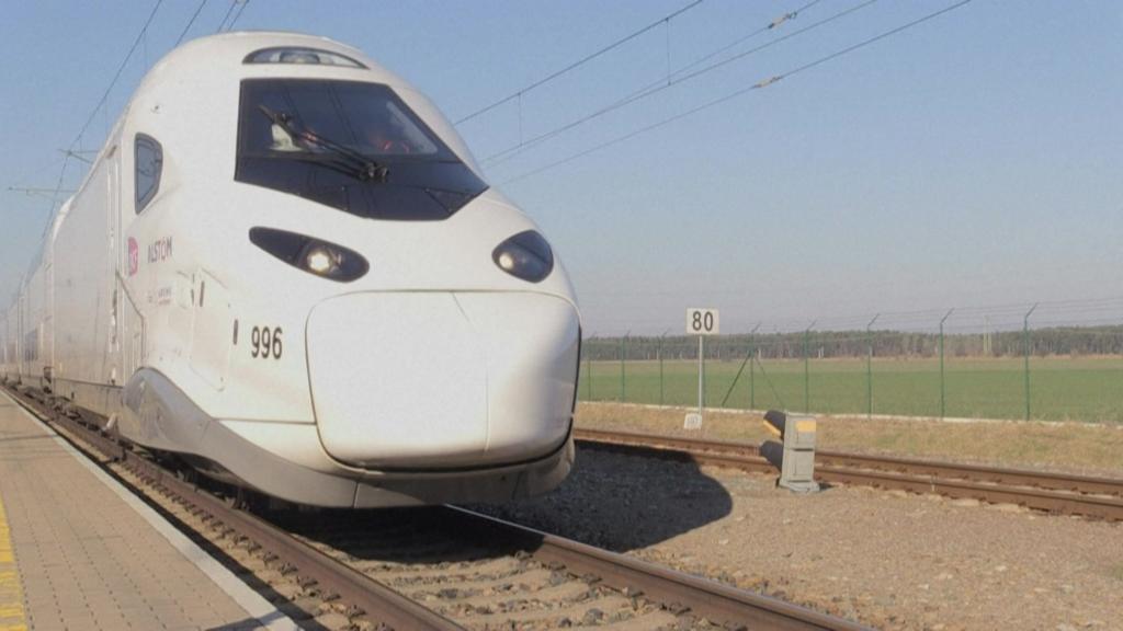 Double decker trains are coming to the UK - BBC Newsround