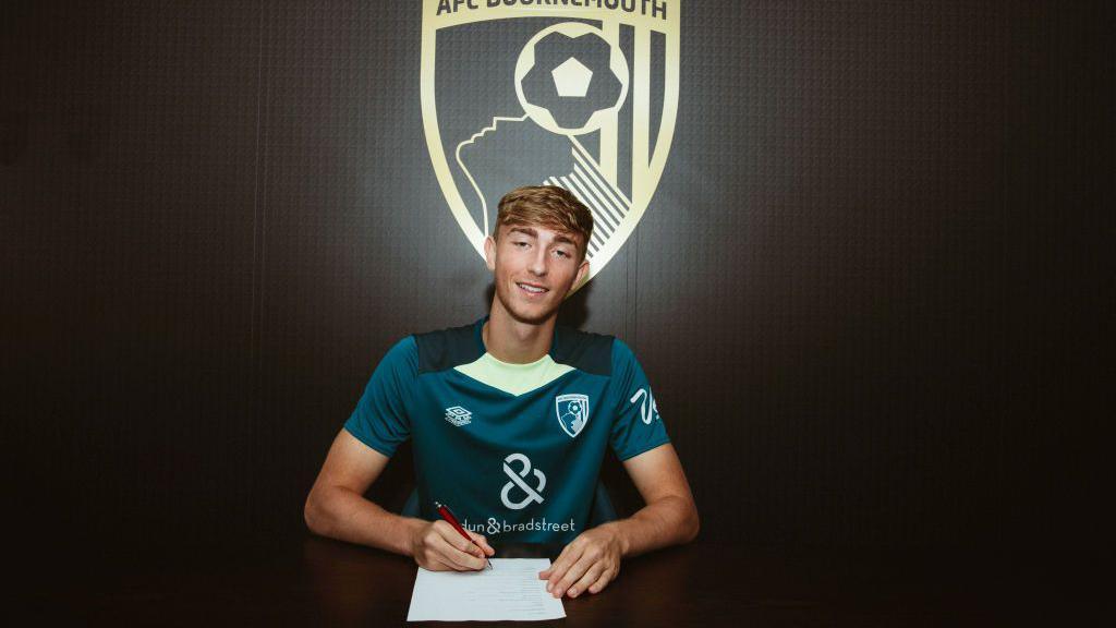 Bournemouth news: Huijsen eyes European football - BBC Sport