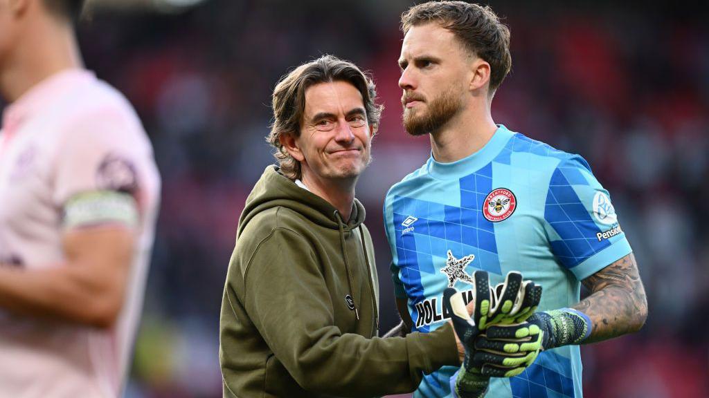 Brentford news: Mark Flekken 'became one of best goalkeepers i league ...