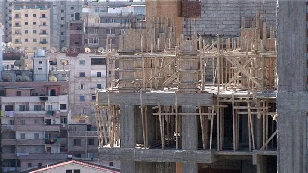 Egypt: Cairo flats collapse kills 17 people - BBC News