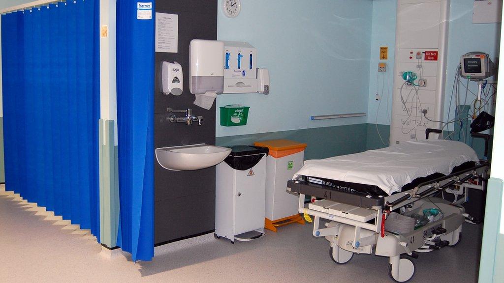 Musgrove Park Hospital to probe eye surgery issues - BBC News