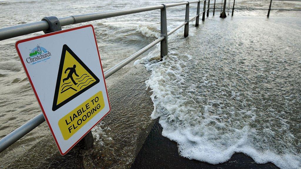 Stour riverbank repairs at Tuckton begin after floods - BBC News