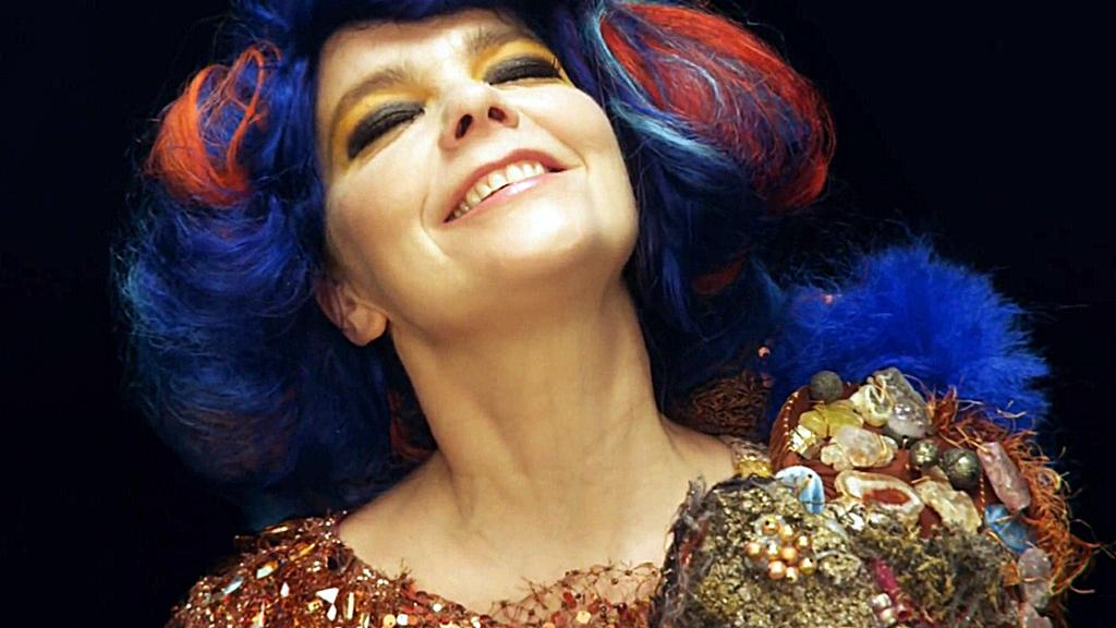 Singer Bjork denounces sexism in pop music industry - BBC News