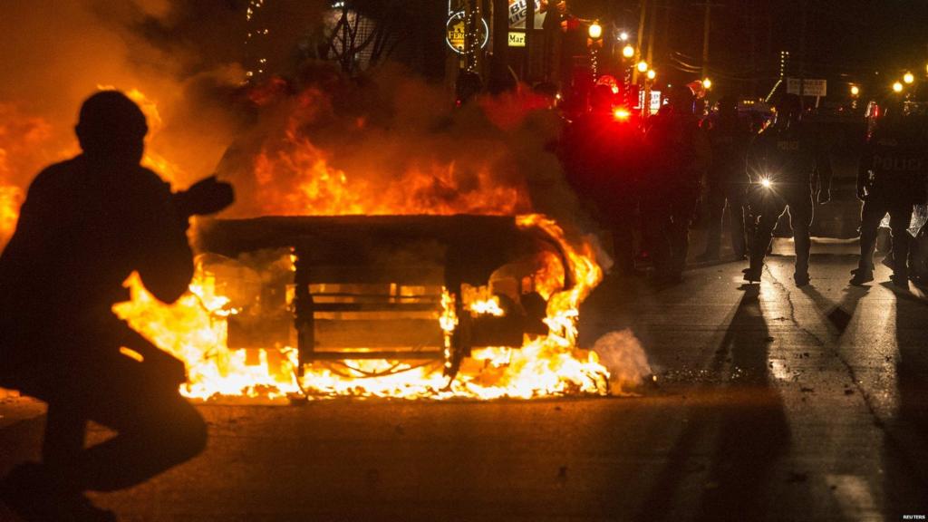 As it happened: Violence after Ferguson jury ruling - BBC News