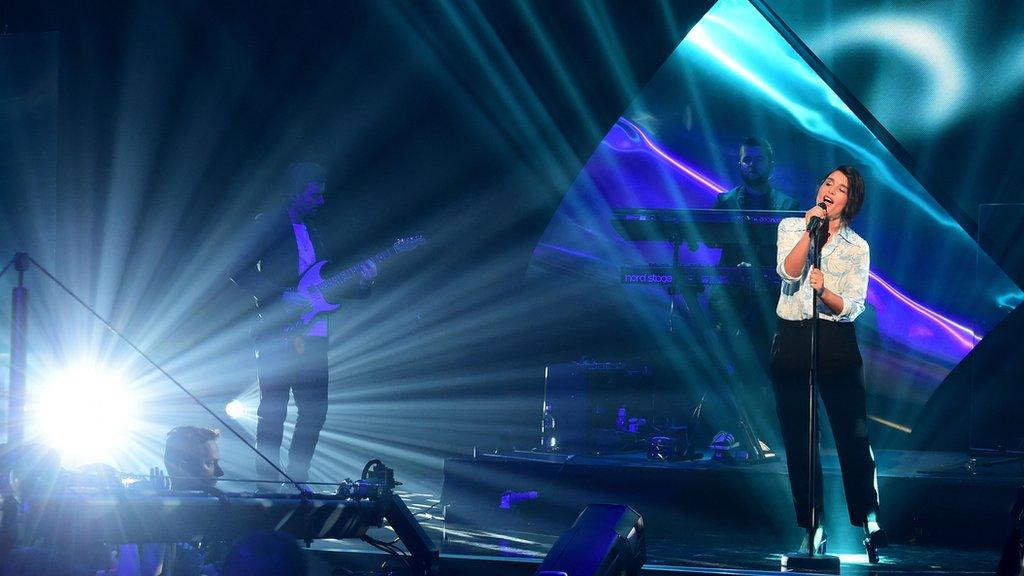 Rise in visitors to 'Batman's house' in Nottingham - BBC News