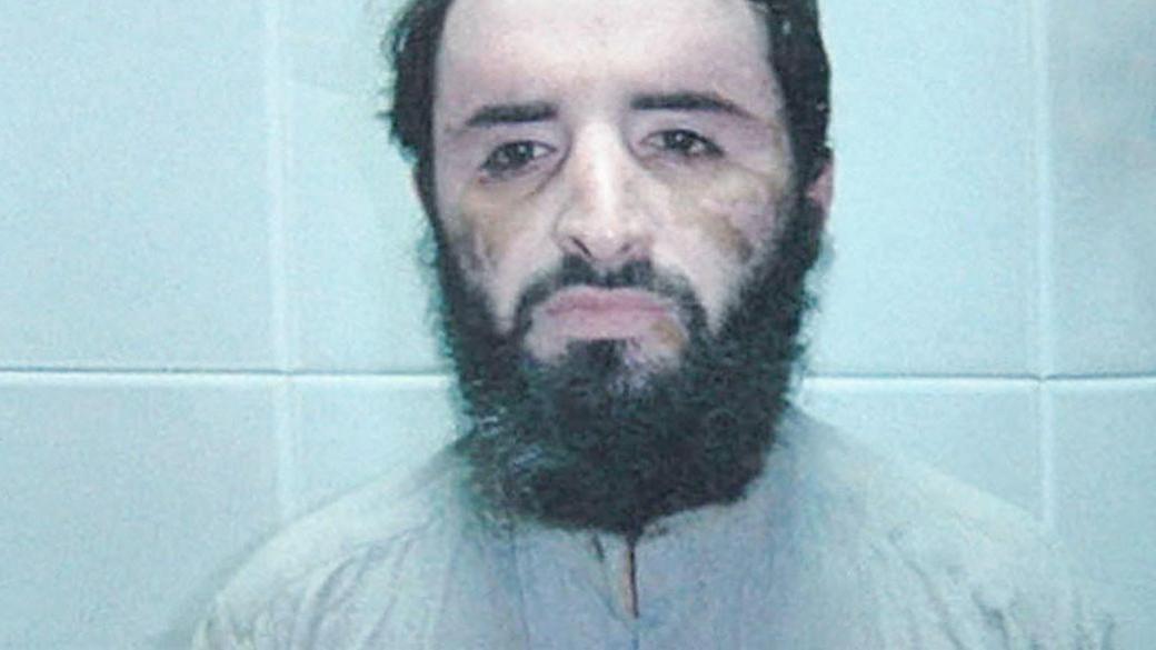 Government apology to barrister raided in CIA torture case - BBC News