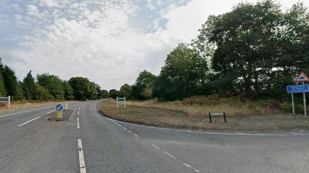 Four injured in Kidderminster two-car collision - BBC News