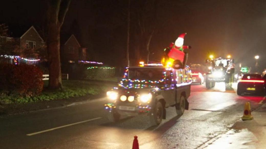 Christmas tractor convoy rolls through East Yorkshire villages - BBC News