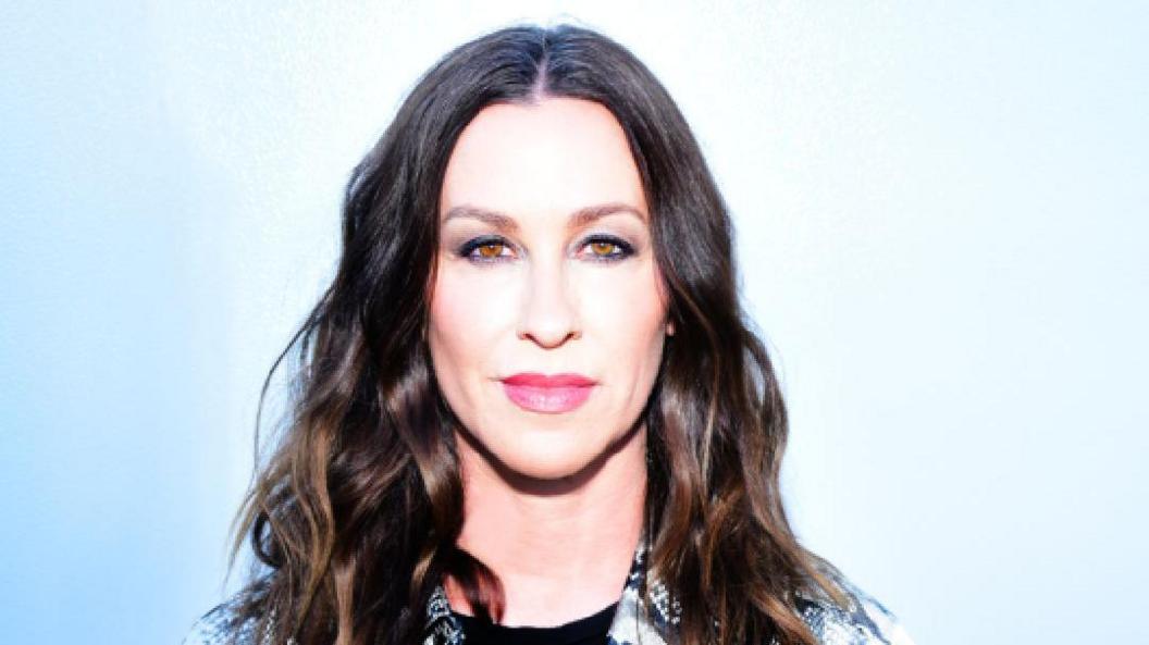 Alanis Morisette to return to Lytham Festival after cancellation - BBC News