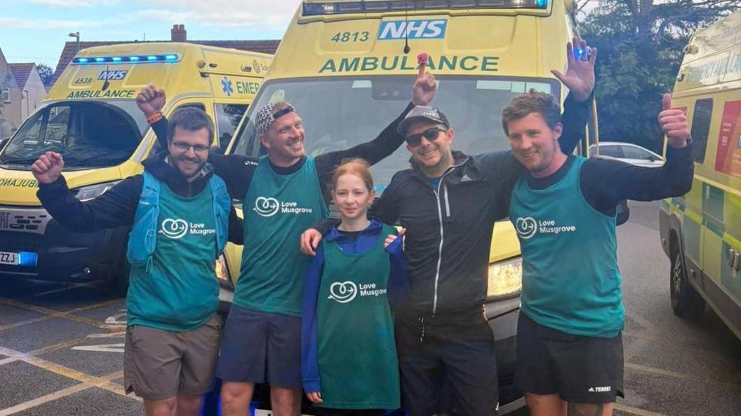 Somerset paramedics run 100km for mum with breast cancer - BBC News