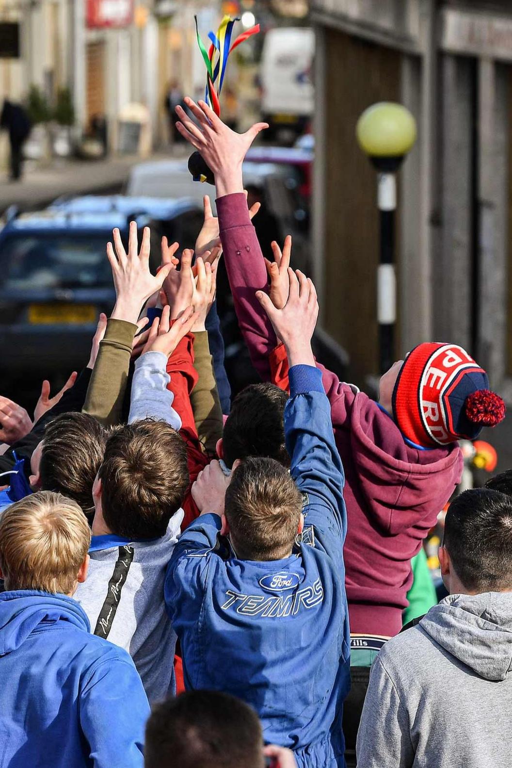 In pictures: Jedburgh's ba' game battles - BBC News