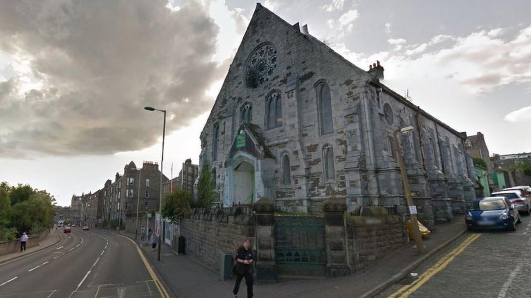 Man's 'bizarre' mosque rampage caught on CCTV - BBC News
